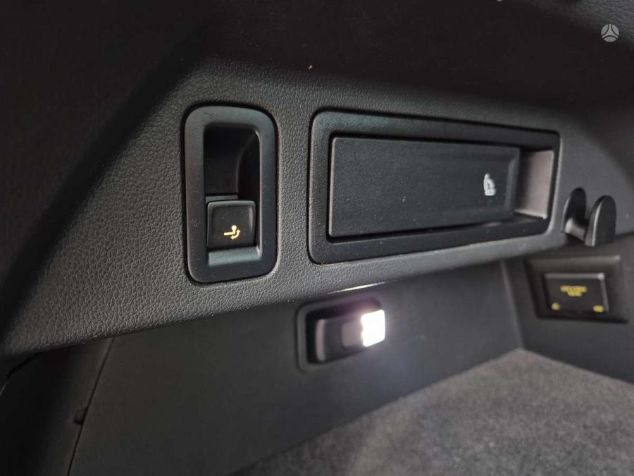 White Volkswagen Tiguan 2022 in Panevezys, with an engine capacity of 1.50 L and mileage of 336 thousand km for 14600 €, photo 27 on AUTOMOTO.COM.LV