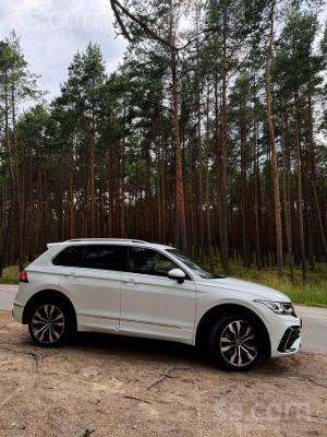 White Volkswagen Tiguan 2022 in Jurmala, with an engine capacity of 1.40 L and mileage of 80 thousand km for 27700 €, photo 3 on AUTOMOTO.COM.LV