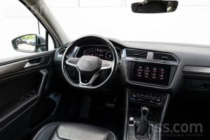 White Volkswagen Tiguan 2022 in Riga, with an engine capacity of 2.00 L and mileage of 86 thousand km for 28950 €, photo 18 on AUTOMOTO.COM.LV