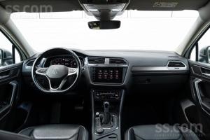 White Volkswagen Tiguan 2022 in Riga, with an engine capacity of 2.00 L and mileage of 86 thousand km for 28950 €, photo 20 on AUTOMOTO.COM.LV