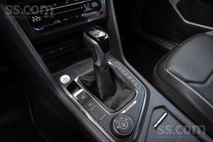 White Volkswagen Tiguan 2022 in Riga, with an engine capacity of 2.00 L and mileage of 86 thousand km for 28950 €, photo 36 on AUTOMOTO.COM.LV