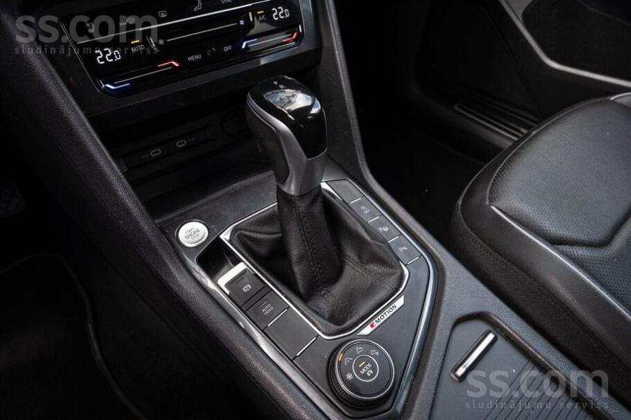 White Volkswagen Tiguan 2022 in Riga, with an engine capacity of 2.00 L and mileage of 86 thousand km for 28950 €, photo 37 on AUTOMOTO.COM.LV