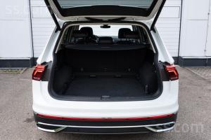 White Volkswagen Tiguan 2022 in Riga, with an engine capacity of 2.00 L and mileage of 86 thousand km for 28950 €, photo 38 on AUTOMOTO.COM.LV