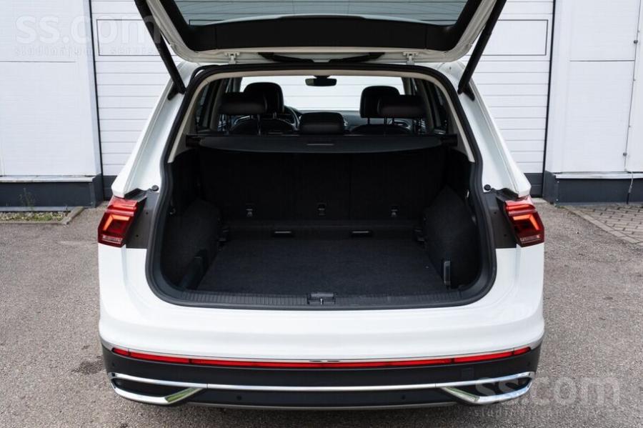 White Volkswagen Tiguan 2022 in Riga, with an engine capacity of 2.00 L and mileage of 86 thousand km for 28950 €, photo 38 on AUTOMOTO.COM.LV
