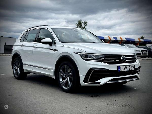 White Volkswagen Tiguan 2022 in Vilnius, with an engine capacity of 1.98 L and mileage of 41 thousand km for 33990 €, photo 1 on AUTOMOTO.COM.LV