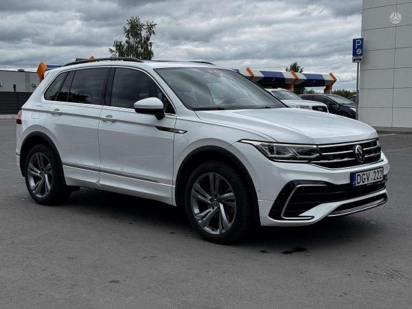 White Volkswagen Tiguan 2022 in Vilnius, with an engine capacity of 1.98 L and mileage of 41 thousand km for 33990 €, photo 4 on AUTOMOTO.COM.LV
