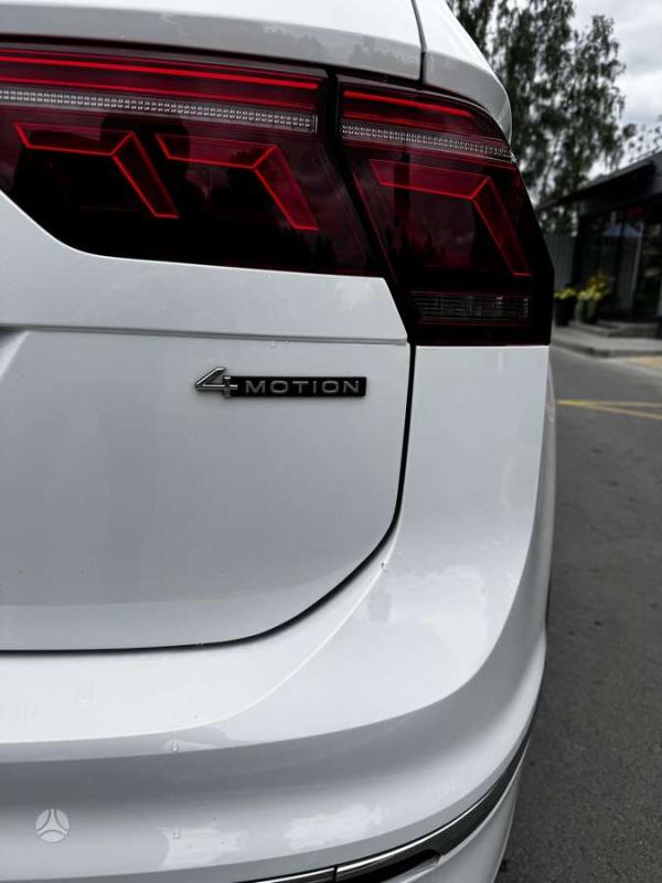 White Volkswagen Tiguan 2022 in Vilnius, with an engine capacity of 1.98 L and mileage of 41 thousand km for 33990 €, photo 7 on AUTOMOTO.COM.LV