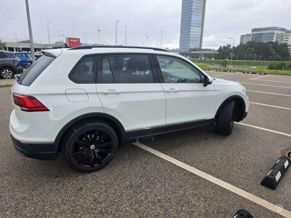 Balts Volkswagen Tiguan 2022 Viļņa, ar dzinēja tilpumu 1.50 L un nobraukumu 51 tūkst. km par 23900 €, foto 7 vietnē AUTOMOTO.COM.LV