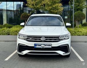 White Volkswagen Tiguan 2022 in Vilnius, with an engine capacity of 1.98 L and mileage of 115 thousand km for 26950 €, photo 3 on AUTOMOTO.COM.LV