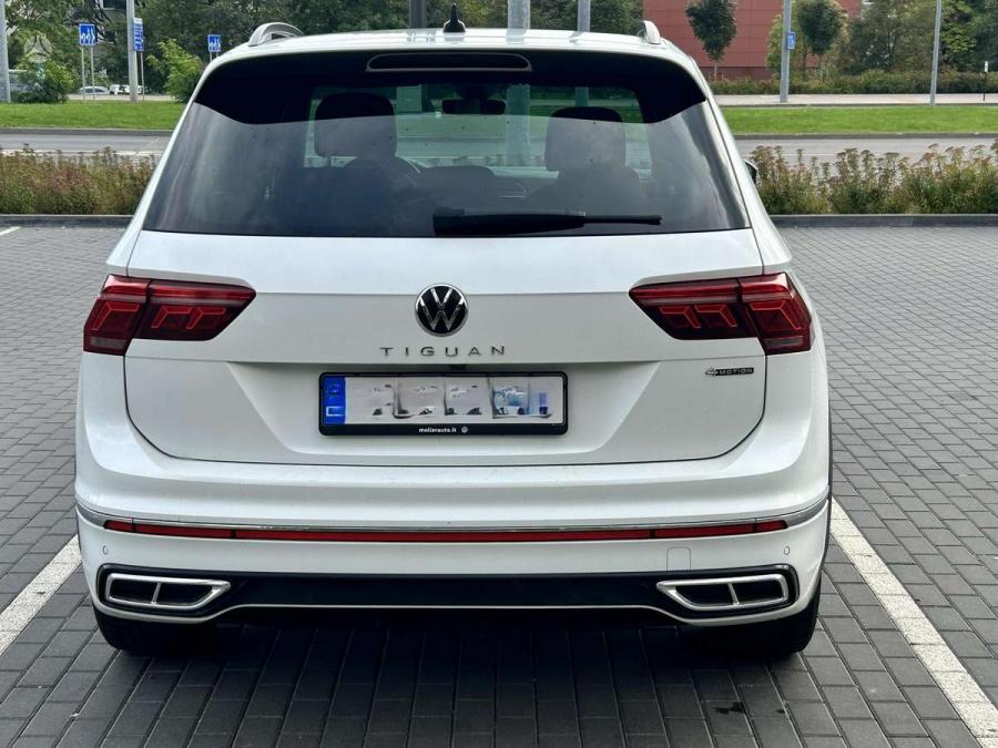 White Volkswagen Tiguan 2022 in Vilnius, with an engine capacity of 1.98 L and mileage of 115 thousand km for 26950 €, photo 7 on AUTOMOTO.COM.LV