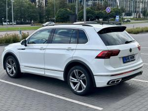 White Volkswagen Tiguan 2022 in Vilnius, with an engine capacity of 1.98 L and mileage of 115 thousand km for 26950 €, photo 8 on AUTOMOTO.COM.LV