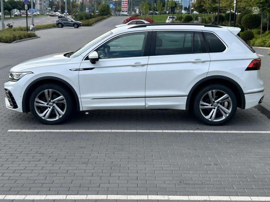 White Volkswagen Tiguan 2022 in Vilnius, with an engine capacity of 1.98 L and mileage of 115 thousand km for 26950 €, photo 9 on AUTOMOTO.COM.LV