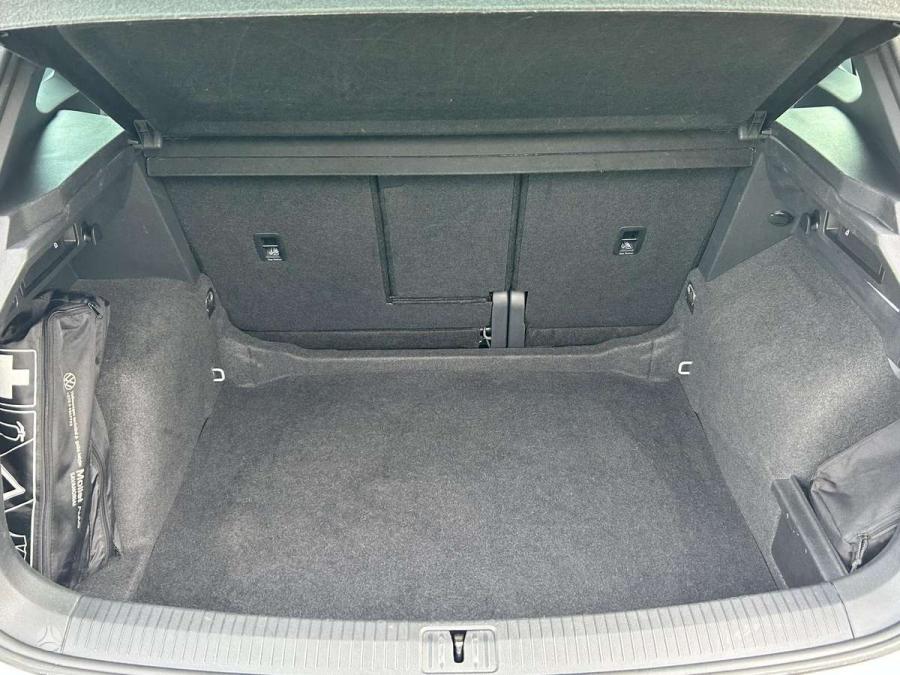 White Volkswagen Tiguan 2022 in Vilnius, with an engine capacity of 1.98 L and mileage of 115 thousand km for 26950 €, photo 12 on AUTOMOTO.COM.LV