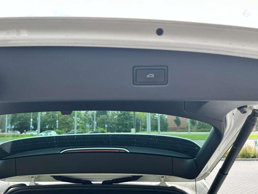 White Volkswagen Tiguan 2022 in Vilnius, with an engine capacity of 1.98 L and mileage of 115 thousand km for 26950 €, photo 13 on AUTOMOTO.COM.LV