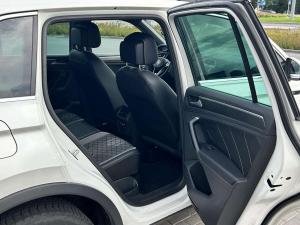 White Volkswagen Tiguan 2022 in Vilnius, with an engine capacity of 1.98 L and mileage of 115 thousand km for 26950 €, photo 14 on AUTOMOTO.COM.LV
