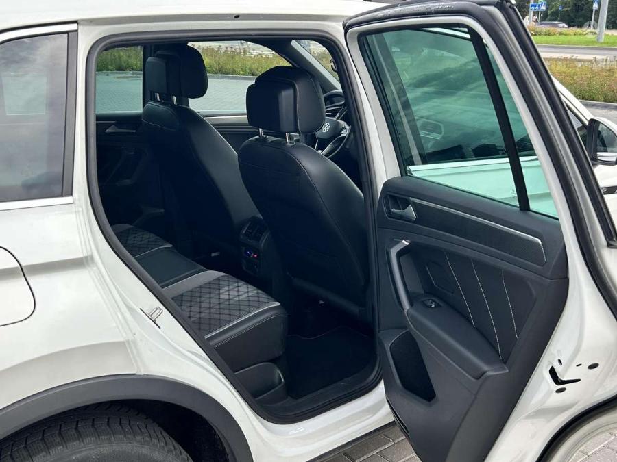 White Volkswagen Tiguan 2022 in Vilnius, with an engine capacity of 1.98 L and mileage of 115 thousand km for 26950 €, photo 14 on AUTOMOTO.COM.LV