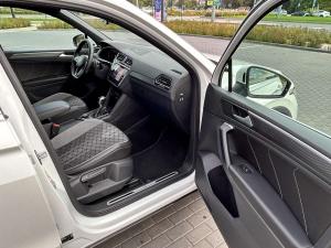 White Volkswagen Tiguan 2022 in Vilnius, with an engine capacity of 1.98 L and mileage of 115 thousand km for 26950 €, photo 15 on AUTOMOTO.COM.LV