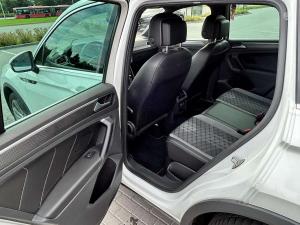 White Volkswagen Tiguan 2022 in Vilnius, with an engine capacity of 1.98 L and mileage of 115 thousand km for 26950 €, photo 16 on AUTOMOTO.COM.LV