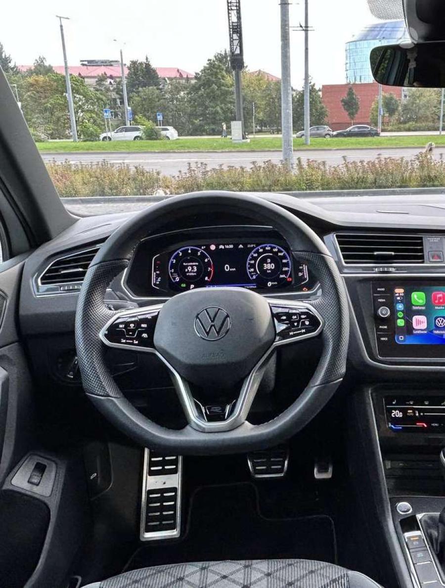 White Volkswagen Tiguan 2022 in Vilnius, with an engine capacity of 1.98 L and mileage of 115 thousand km for 26950 €, photo 18 on AUTOMOTO.COM.LV