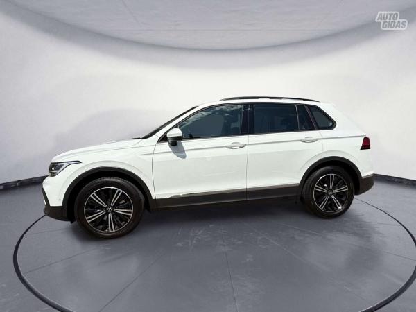 White Volkswagen Tiguan 2023 in Kaunas, with an engine capacity of 1.50 L and mileage of 67 thousand km for 30024 €, photo 3 on AUTOMOTO.COM.LV