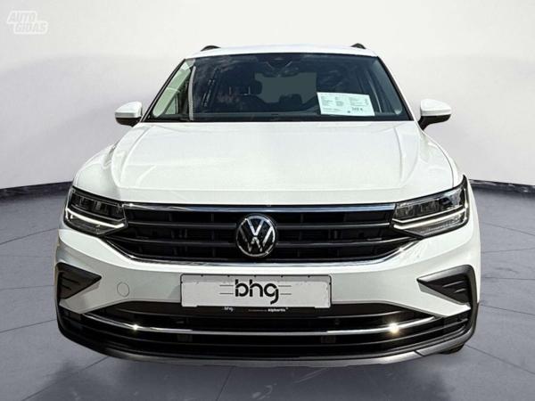 White Volkswagen Tiguan 2023 in Kaunas, with an engine capacity of 1.50 L and mileage of 67 thousand km for 30024 €, photo 7 on AUTOMOTO.COM.LV
