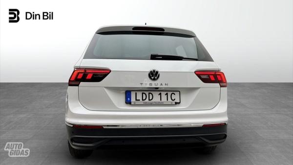 White Volkswagen Tiguan 2023 in Kaunas, with an engine capacity of 0.00 L and mileage of 43 thousand km for 31990 €, photo 5 on AUTOMOTO.COM.LV