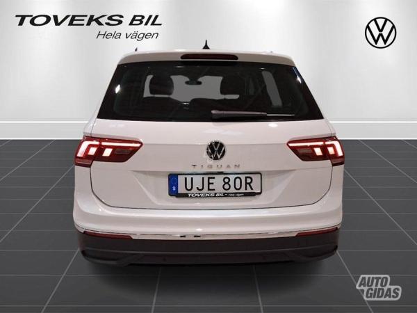 White Volkswagen Tiguan 2023 in Kaunas, with an engine capacity of 0.00 L and mileage of 25 thousand km for 32742 €, photo 4 on AUTOMOTO.COM.LV
