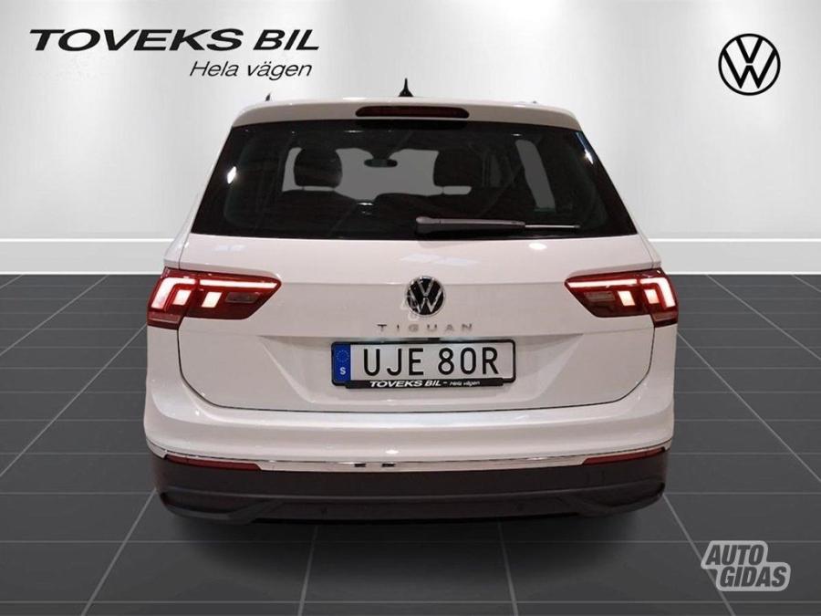 White Volkswagen Tiguan 2023 in Kaunas, with an engine capacity of 0.00 L and mileage of 25 thousand km for 32742 €, photo 4 on AUTOMOTO.COM.LV