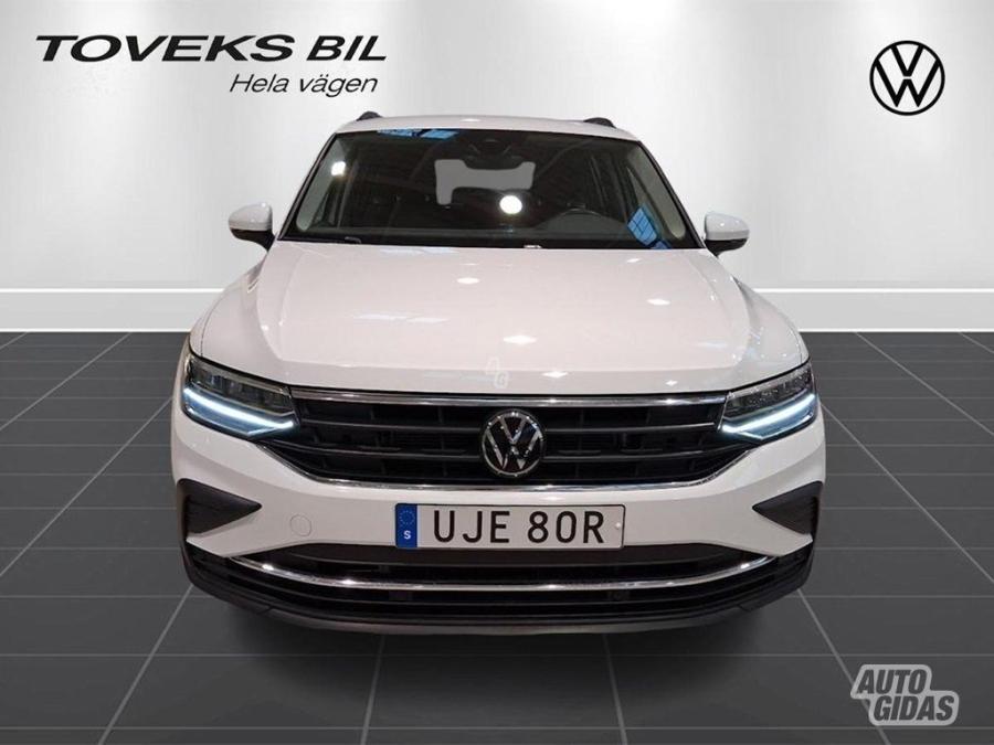 White Volkswagen Tiguan 2023 in Kaunas, with an engine capacity of 0.00 L and mileage of 25 thousand km for 32742 €, photo 6 on AUTOMOTO.COM.LV