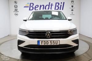White Volkswagen Tiguan 2023 in Kaunas, with an engine capacity of 0.00 L and mileage of 78 thousand km for 29880 €, photo 2 on AUTOMOTO.COM.LV