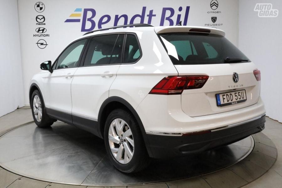 White Volkswagen Tiguan 2023 in Kaunas, with an engine capacity of 0.00 L and mileage of 78 thousand km for 29880 €, photo 7 on AUTOMOTO.COM.LV