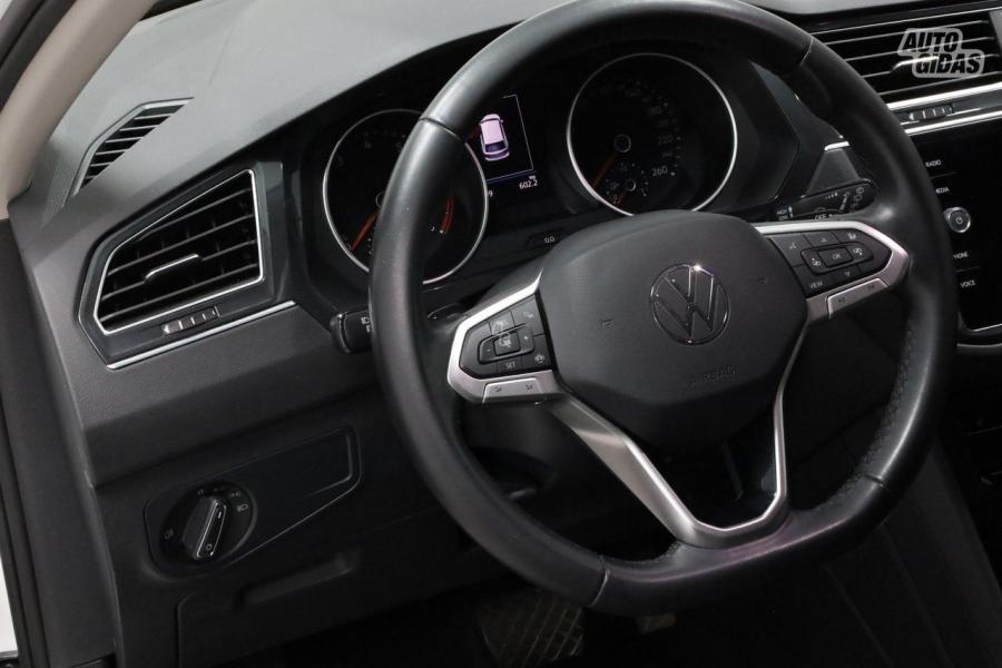 White Volkswagen Tiguan 2023 in Kaunas, with an engine capacity of 0.00 L and mileage of 78 thousand km for 29880 €, photo 13 on AUTOMOTO.COM.LV