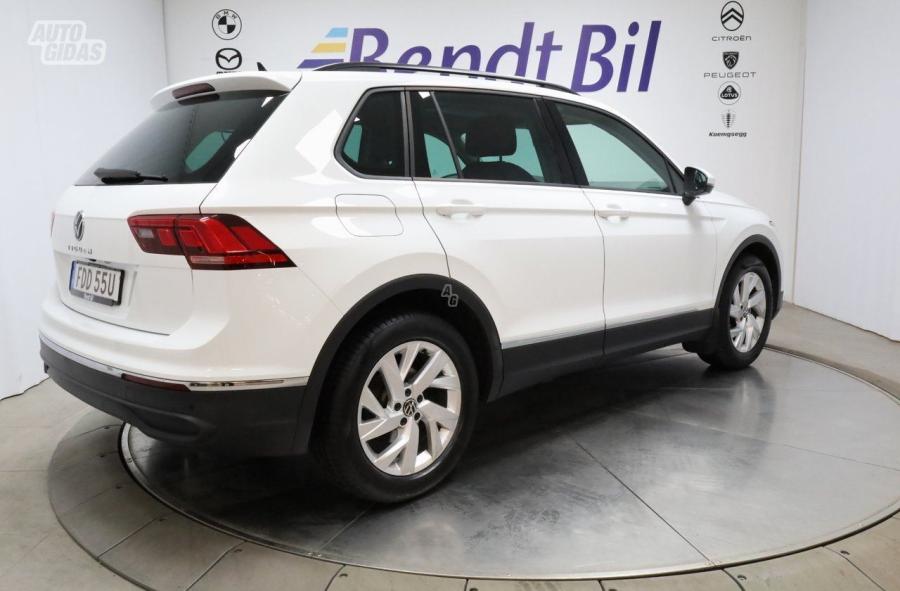 White Volkswagen Tiguan 2023 in Kaunas, with an engine capacity of 0.00 L and mileage of 78 thousand km for 29880 €, photo 15 on AUTOMOTO.COM.LV