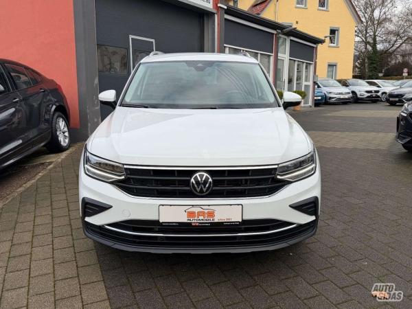 Balts Volkswagen Tiguan 2023 Kauņa, ar dzinēja tilpumu 1.50 L un nobraukumu 49 tūkst. km par 31114 €, foto 2 vietnē AUTOMOTO.COM.LV