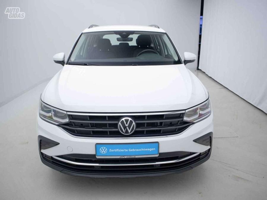 Balts Volkswagen Tiguan 2023 Kauņa, ar dzinēja tilpumu 2.00 L un nobraukumu 51 tūkst. km par 33208 €, foto 3 vietnē AUTOMOTO.COM.LV