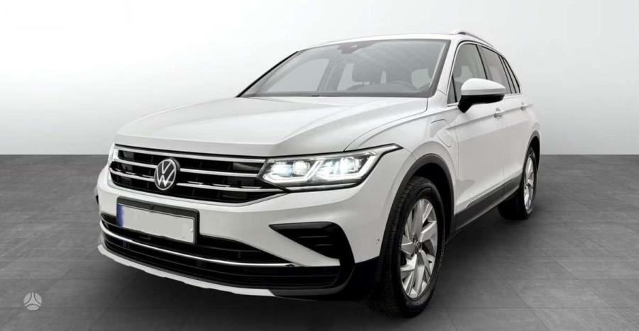 White Volkswagen Tiguan 2023 in Vilnius, with an engine capacity of 1.40 L and mileage of 62 thousand km for 37000 €, photo 1 on AUTOMOTO.COM.LV