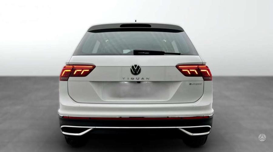 White Volkswagen Tiguan 2023 in Vilnius, with an engine capacity of 1.40 L and mileage of 62 thousand km for 37000 €, photo 6 on AUTOMOTO.COM.LV