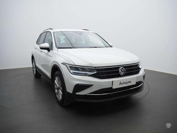 White Volkswagen Tiguan 2023 in Vilnius, with an engine capacity of 1.50 L and mileage of 58 thousand km for 24900 €, photo 3 on AUTOMOTO.COM.LV