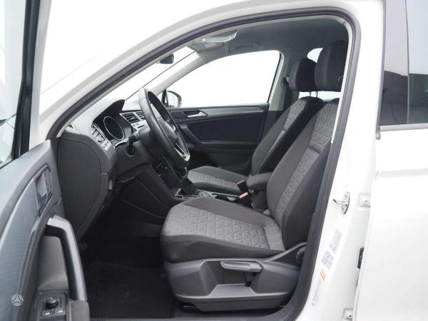 White Volkswagen Tiguan 2023 in Vilnius, with an engine capacity of 1.50 L and mileage of 58 thousand km for 24900 €, photo 8 on AUTOMOTO.COM.LV