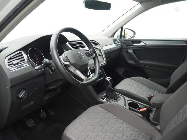 White Volkswagen Tiguan 2023 in Vilnius, with an engine capacity of 1.50 L and mileage of 58 thousand km for 24900 €, photo 9 on AUTOMOTO.COM.LV