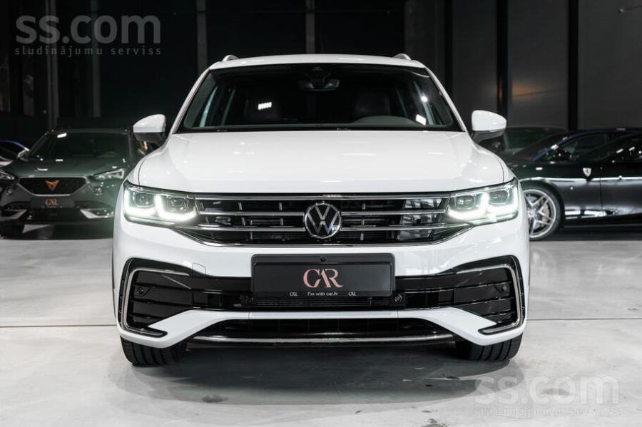 White Volkswagen Tiguan 2023 in Riga, with an engine capacity of 2.00 L and mileage of 120 thousand km for 31500 €, photo 3 on AUTOMOTO.COM.LV