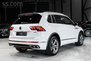 White Volkswagen Tiguan 2023 in Riga, with an engine capacity of 2.00 L and mileage of 120 thousand km for 31500 €, photo 5 on AUTOMOTO.COM.LV