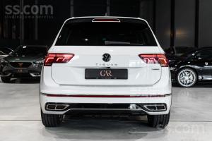 White Volkswagen Tiguan 2023 in Riga, with an engine capacity of 2.00 L and mileage of 120 thousand km for 31500 €, photo 6 on AUTOMOTO.COM.LV