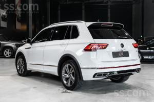 White Volkswagen Tiguan 2023 in Riga, with an engine capacity of 2.00 L and mileage of 120 thousand km for 31500 €, photo 7 on AUTOMOTO.COM.LV