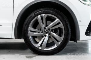 White Volkswagen Tiguan 2023 in Riga, with an engine capacity of 2.00 L and mileage of 120 thousand km for 31500 €, photo 8 on AUTOMOTO.COM.LV
