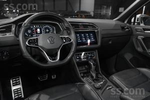 White Volkswagen Tiguan 2023 in Riga, with an engine capacity of 2.00 L and mileage of 120 thousand km for 31500 €, photo 12 on AUTOMOTO.COM.LV