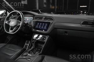 White Volkswagen Tiguan 2023 in Riga, with an engine capacity of 2.00 L and mileage of 120 thousand km for 31500 €, photo 14 on AUTOMOTO.COM.LV