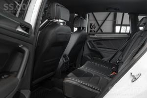 White Volkswagen Tiguan 2023 in Riga, with an engine capacity of 2.00 L and mileage of 120 thousand km for 31500 €, photo 15 on AUTOMOTO.COM.LV