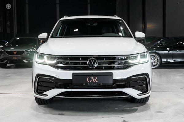 White Volkswagen Tiguan 2023 in Riga, with an engine capacity of 1.98 L and mileage of 120 thousand km for 31500 €, photo 2 on AUTOMOTO.COM.LV
