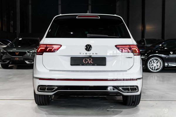 White Volkswagen Tiguan 2023 in Riga, with an engine capacity of 1.98 L and mileage of 120 thousand km for 31500 €, photo 5 on AUTOMOTO.COM.LV